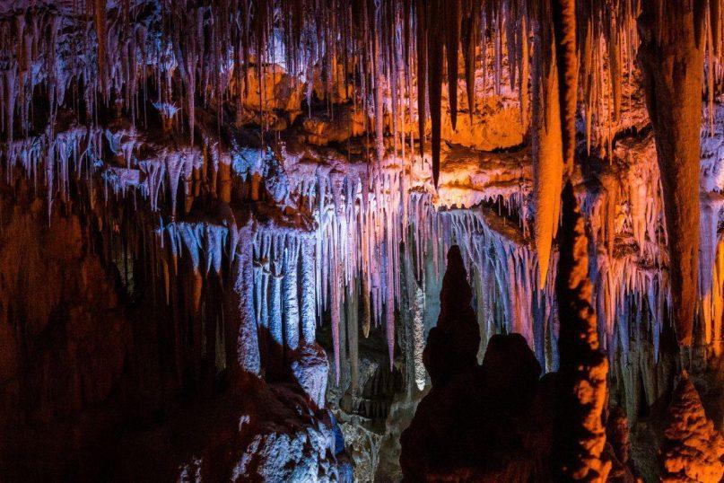 Mokslininkai oloje rado stalagmitą, kuris netikėtai parodė, kur iš ...